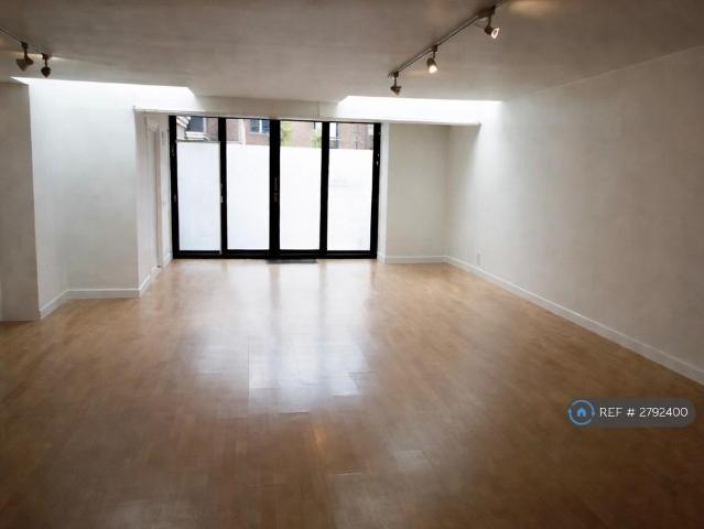 Ivory Square, London, SW11 1 bed flat to rent £2,450 pcm £565 pw