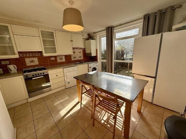 Ivatt Place, London W14 4 bed terraced house to rent £3,600 pcm £831 pw