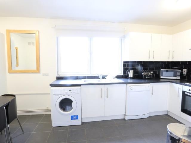 Ivanhoe House – Room 2