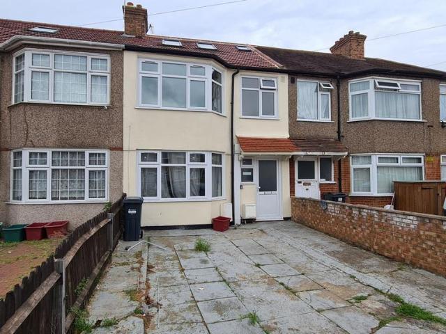Ivanhoe Road, Hounslow, TW4 4 bed terraced house to rent £3,000 pcm £692 pw
