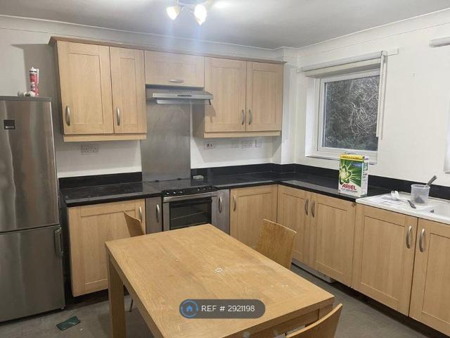 Ivel Road, Stevenage SG1, 3 bed flat to rent, £1,550 pcm | PrimeLocation
