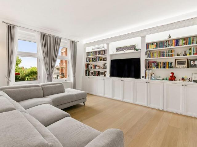 Iverna Court, London 3 bed flat to rent £8,500 pcm £1,962 pw