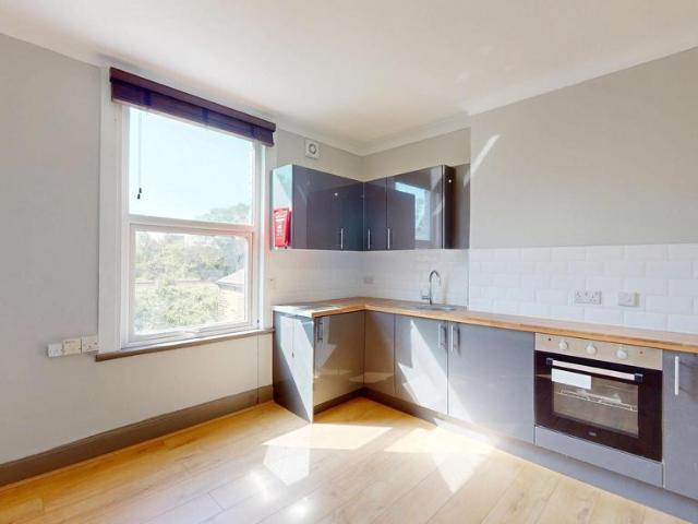 Iverson Road Studio to rent £1,050 pcm £242 pw