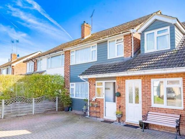 Ives Close, Yateley, 4 Bedroom Semi detached