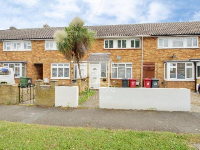Ives Road, Langley SL3 2 bed terraced house to rent £1,675 pcm £387 pw