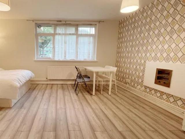 Ivy Cottages, 1 5 Woodall Close, London, E14 0HB, United Kingdom | 3 bed house for rent #167387369 | Rentberry