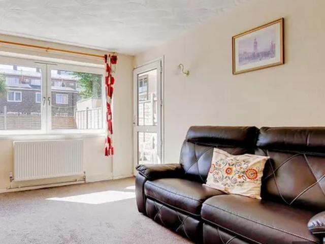 Ivy Cottages, 1 5 Woodall Close, London, E14 0HB, United Kingdom | 4 bed townhouse for rent #167545738 | Rentberry