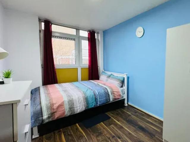 Ivy Cottages, 1 5 Woodall Close, London, E14 0HB, United Kingdom | Room for rent #110540323 | Rentberry