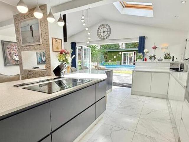 Ivy Close, St. Leonards, 3 Bedroom Detached