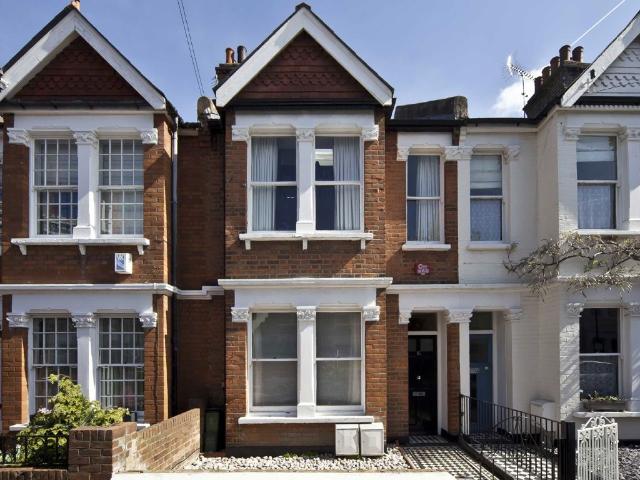 Ivy Crescent, Chiswick W4, 2 bed flat to rent, £2,600 pcm | PrimeLocation