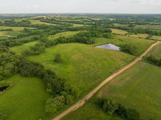 Ivy Ave, Grant City, MO 64499