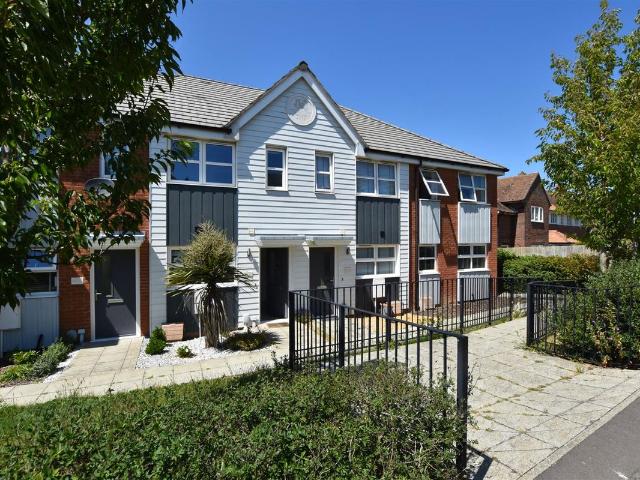 Ivy Gardens, Hastings TN35, 2 bed terraced house to rent, £1,300 pcm | PrimeLocation