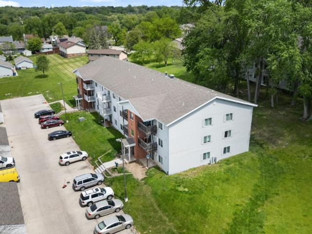 Ivy II 2 Bedroom Apartment for Rent at 530 E Kenyon Ave, Des Moines, IA 50315 South Park