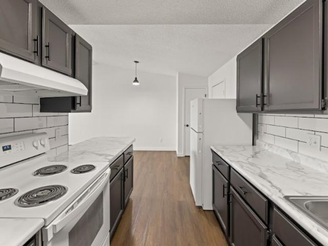 Ivy II 2 Bedroom Apartment for Rent at 530 E Kenyon Ave, Des Moines, IA 50315 South Park
