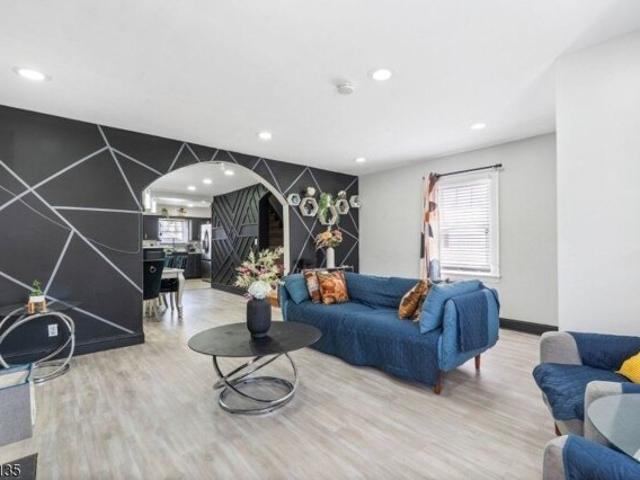 Ivy St, Newark, Home For Sale