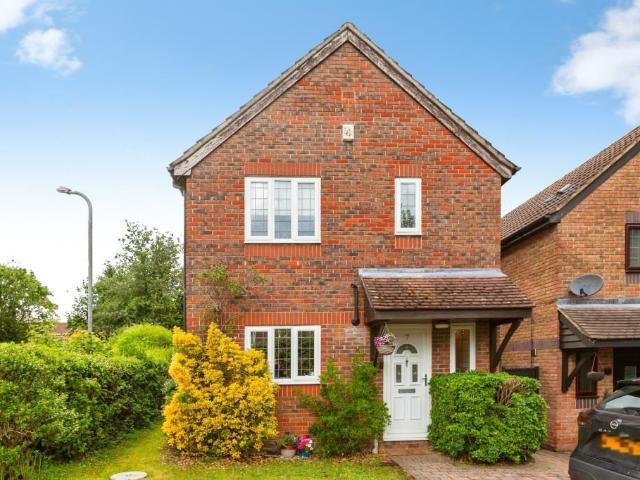 Ivy Place, Lane End HP14, 3 bed detached house to rent, £1,800 pcm | PrimeLocation