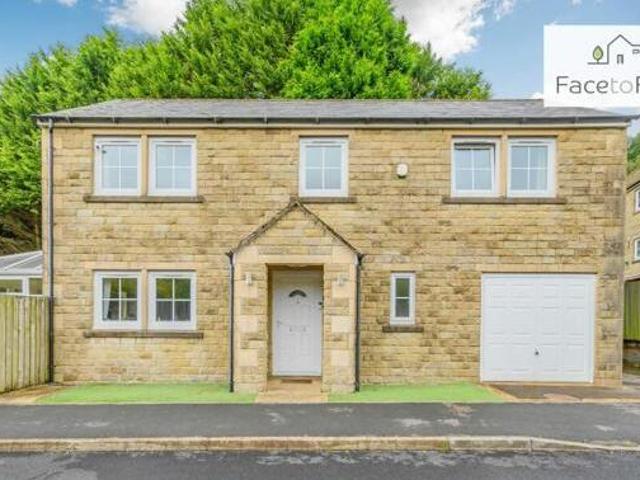 Ivy Place, Todmorden, 4 Bedroom Detached