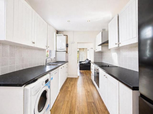 Ivy Road, Northampton NN1 5 bed house share to rent £2,750 pcm £635 pw