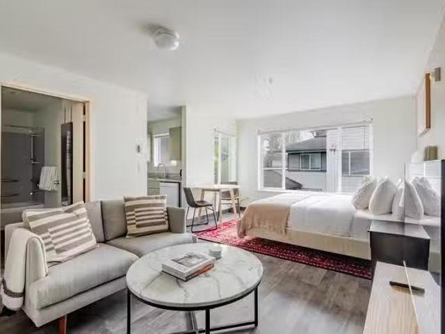 Ivy Ridge, 4750 21st Ave Northeast, University District Stud.