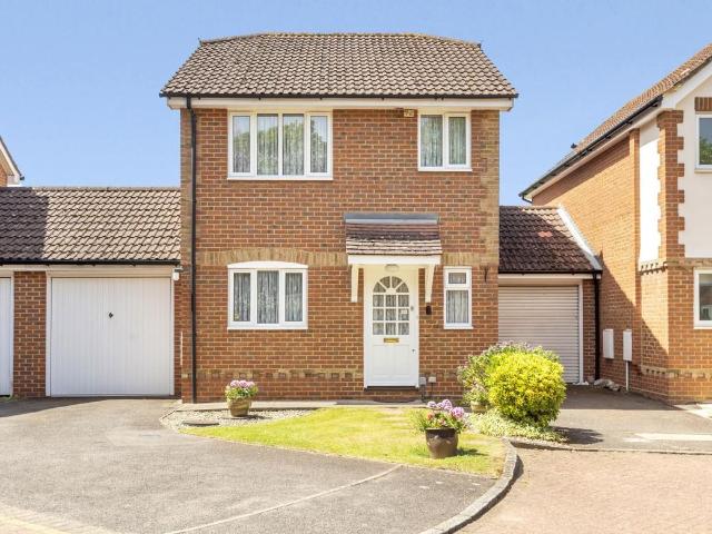 Ivybridge Close, Uxbridge UB8, 3 bed detached house to rent, £2,600 pcm | PrimeLocation