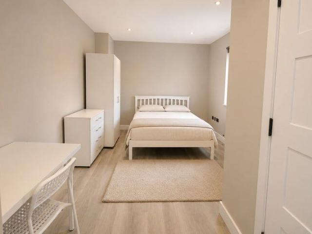 Ivychurch Lane, London SE17, Room to rent, £1,060 pcm | PrimeLocation