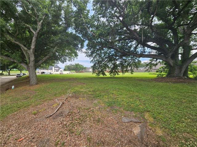 J2 a E 3 4 5 E Campus Dr, Destrehan, LA 70047 | MLS #2488 | Compass