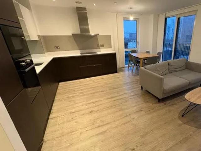 J2 Bellows, 12 Lockside Lane, Salford, M5 4YN, United Kingdom | 3 bed apartment for rent #166898613 | Rentberry