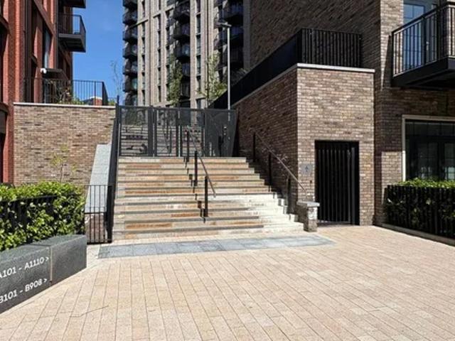 J2 Bellows, 12 Lockside Lane, Salford, M5 4YN, United Kingdom | 2 bed apartment for rent #167887537 | Rentberry