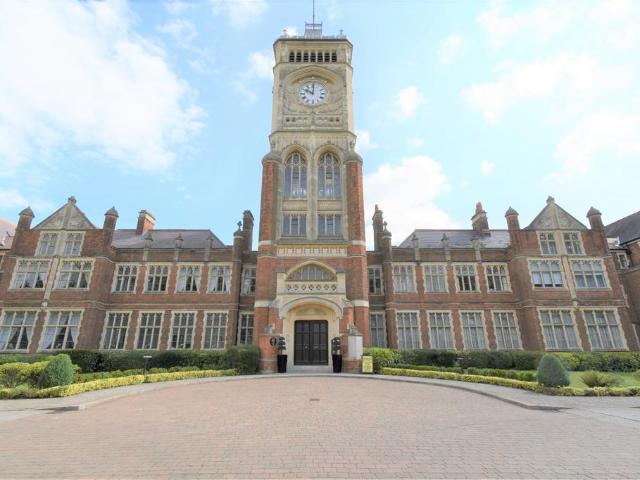 J F K House, Royal Connaught Drive. 3 bed flat to rent £3,000 pcm £692 pw