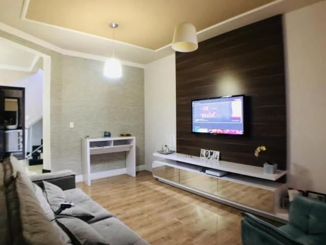 Já pensou naquela LINDA casa com piscina e vista magnífica no bairro Jardim Casa Branca