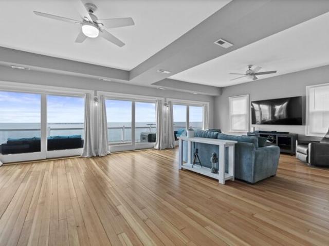 Jamaica Ct, East Haven, Home For Sale