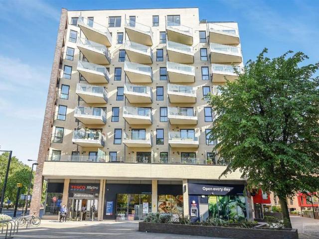 Jamaica Road, London SE16 2 bed flat to rent £2,800 pcm £646 pw