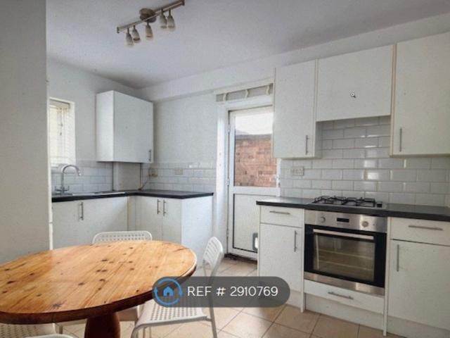 James Welch Court, London W3, 2 bed flat to rent, £2,200 pcm | PrimeLocation