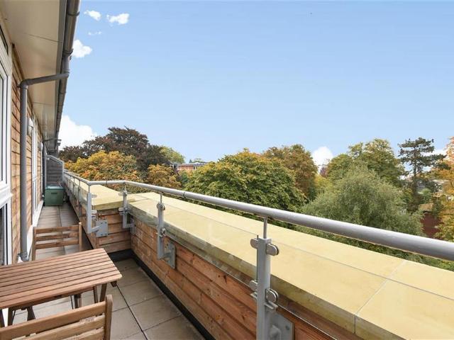 James Weld Close, Southampton 2 bed flat to rent £1,700 pcm £392 pw