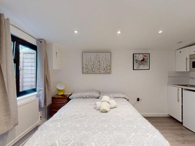 James Avenue, London NW2 Studio to rent £1,159 pcm £267 pw
