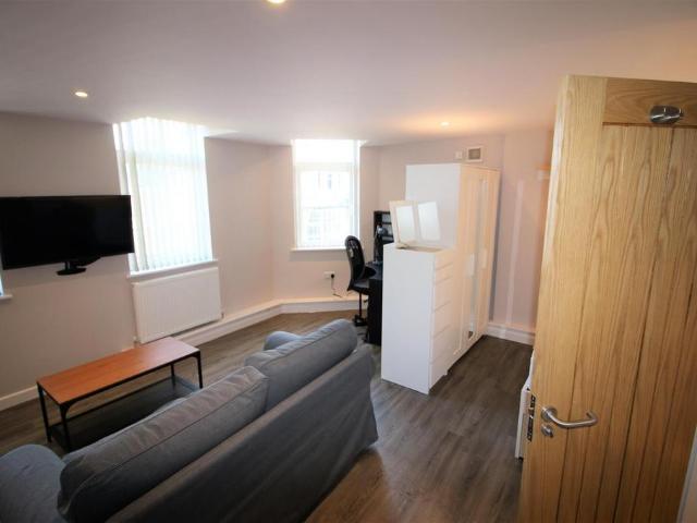 James Lane, Lancaster LA1 1 bed private hall to rent £1,083 pcm £250 pw