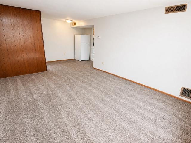 JAMES MANOR 057 2 Bedroom Apartment for Rent at 5527 5529/5 Ellsworth Ave, Pittsburgh, PA 15232 Shadyside