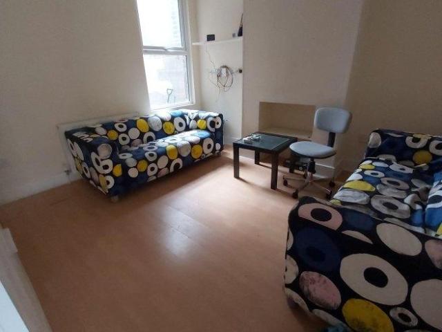 James Street 4 bed house share to rent £2,400 pcm £554 pw