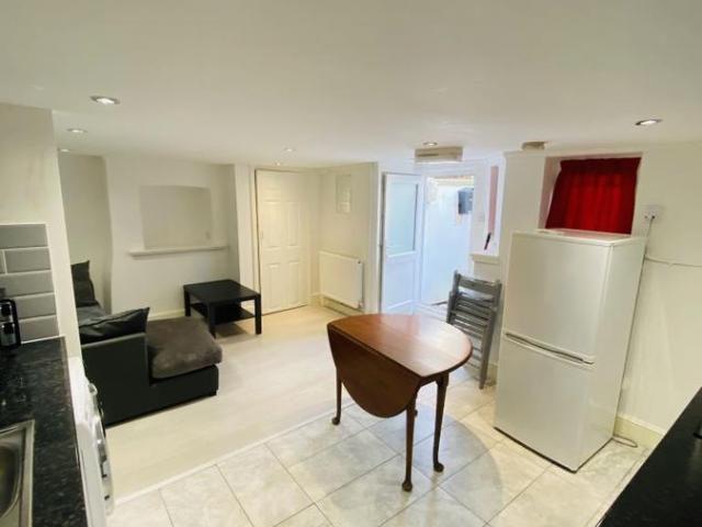 James Street, East Oxford OX4, 1 bed flat to rent, £1,150 pcm | PrimeLocation