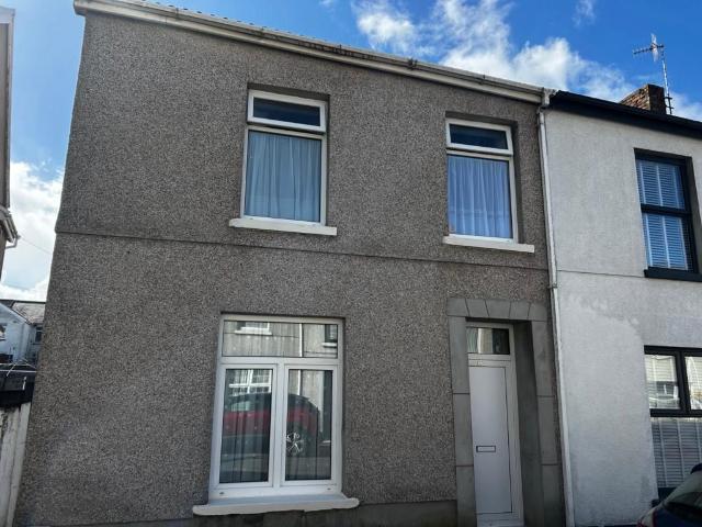 James Street, Llanelli SA15, 2 bed flat to rent, £695 pcm | PrimeLocation