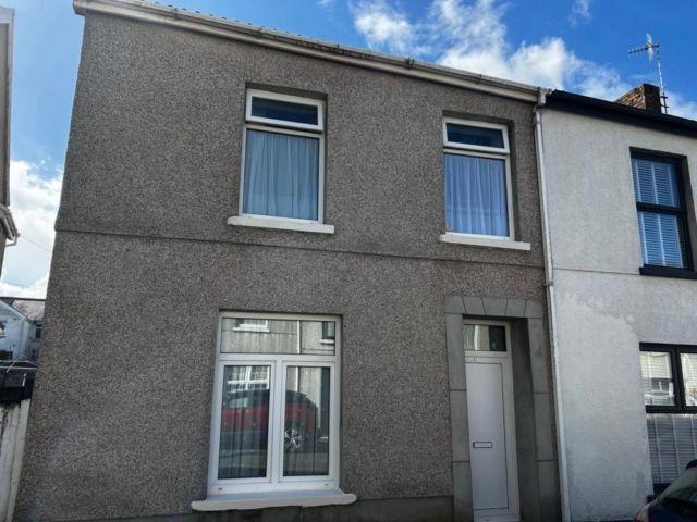 James Street, Llanelli SA15, 2 bed flat to rent, £695 pcm | PrimeLocation