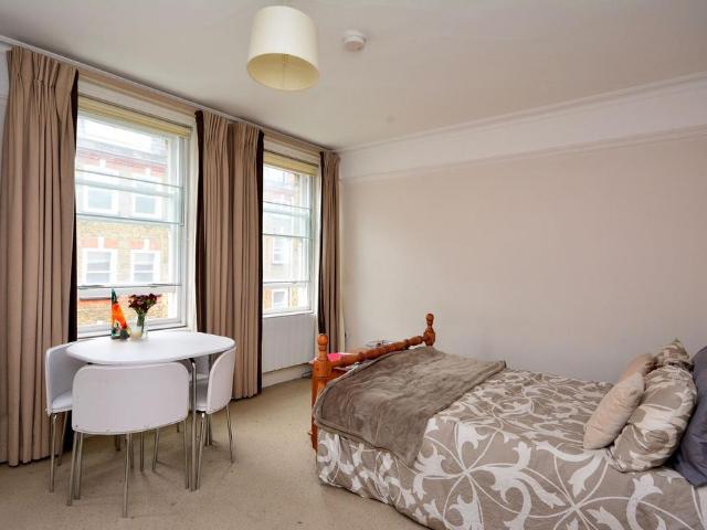 James Street, Marylebone, London, W1U Studio to rent £1,950 pcm £450 pw