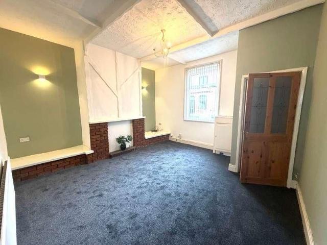 James Street North, Radcliffe, M26