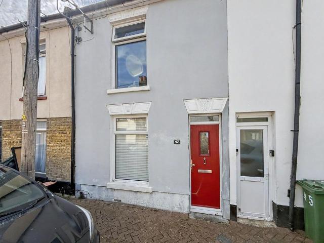 James Street, Sheerness ME12 2 bed terraced house to rent £1,175 pcm £271 pw