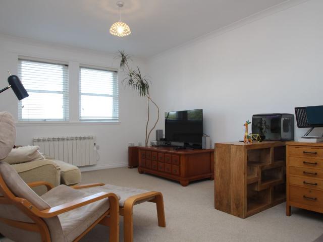 James Street, Stirling FK8, 2 bed flat to rent, £1,100 pcm | PrimeLocation