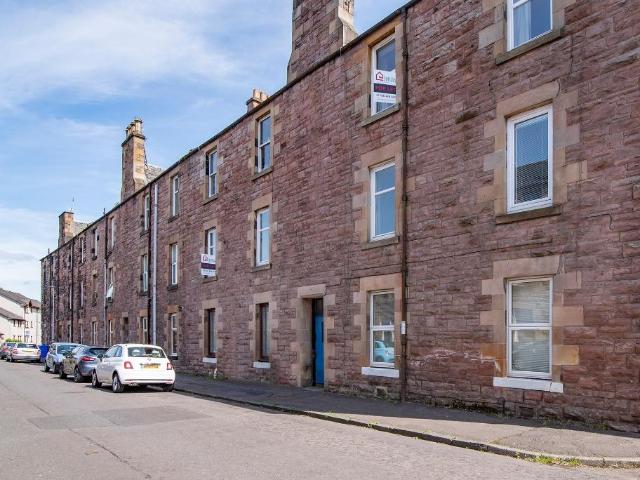 James Street, Stirling FK8 3 bed flat to rent £1,950 pcm £450 pw