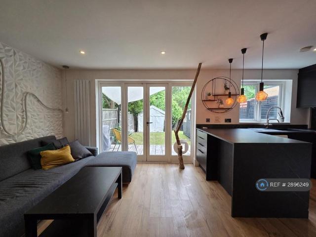 Jamestown Way, London, E14 1 bed flat to rent £1,950 pcm £450 pw