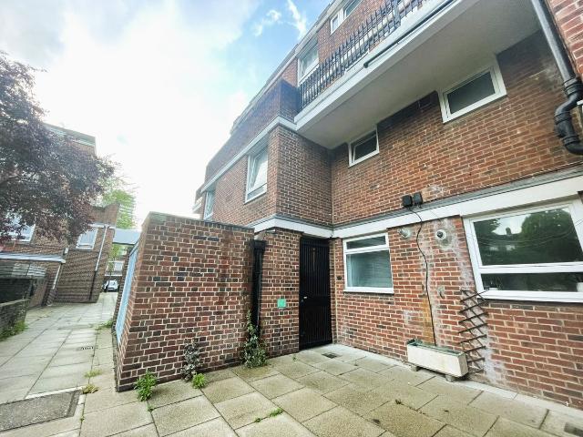 Jansen Walk, London SW11, 4 bed maisonette to rent, £3,500 pcm | PrimeLocation