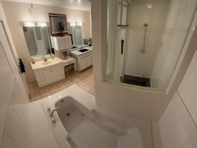 Jacuzzi Suite Self contained W/ Private Entry