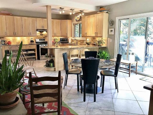 Jack & Jill Suite in an Artist Home